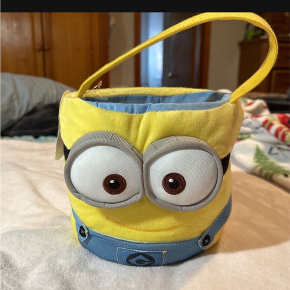 Dreamworks | Other | Plush Easter Bucket With Handle Miniondespicable ...